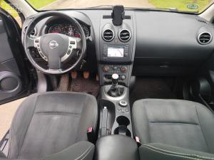 Black Nissan qashqai+2 2012 in Mazeikiai, with an engine capacity of 1.60 L and mileage of 230 thousand km for 6400 €, photo 18 on AUTOMOTO.COM.LV