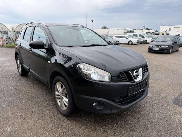 Black Nissan qashqai+2 2012 in Marijampole, with an engine capacity of 1.46 L and mileage of 299 thousand km for 4250 €, photo 1 on AUTOMOTO.COM.LV