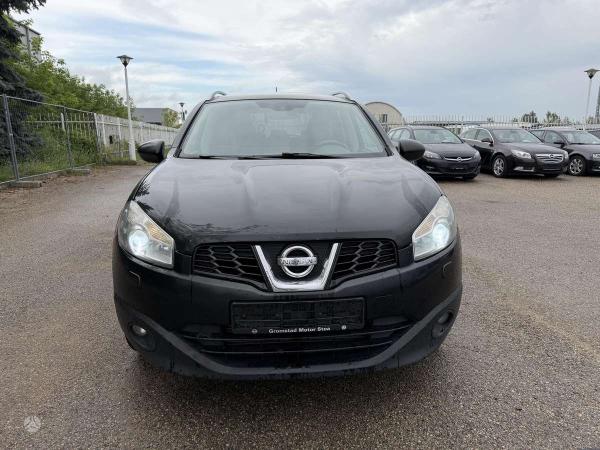 Black Nissan qashqai+2 2012 in Marijampole, with an engine capacity of 1.46 L and mileage of 299 thousand km for 4250 €, photo 2 on AUTOMOTO.COM.LV