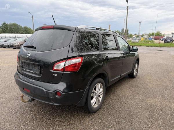Black Nissan qashqai+2 2012 in Marijampole, with an engine capacity of 1.46 L and mileage of 299 thousand km for 4250 €, photo 8 on AUTOMOTO.COM.LV