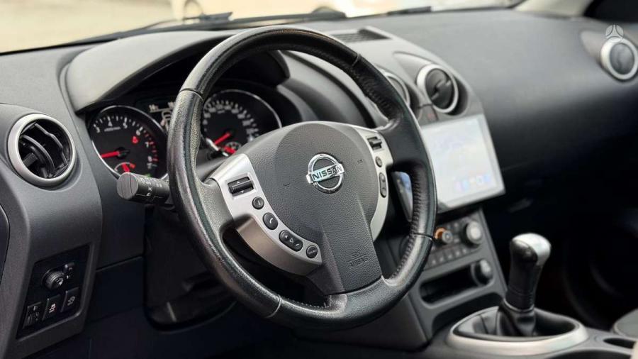 Black Nissan qashqai+2 2012 in Radviliskis, with an engine capacity of 1.60 L and mileage of 234 thousand km for 5750 €, photo 14 on AUTOMOTO.COM.LV