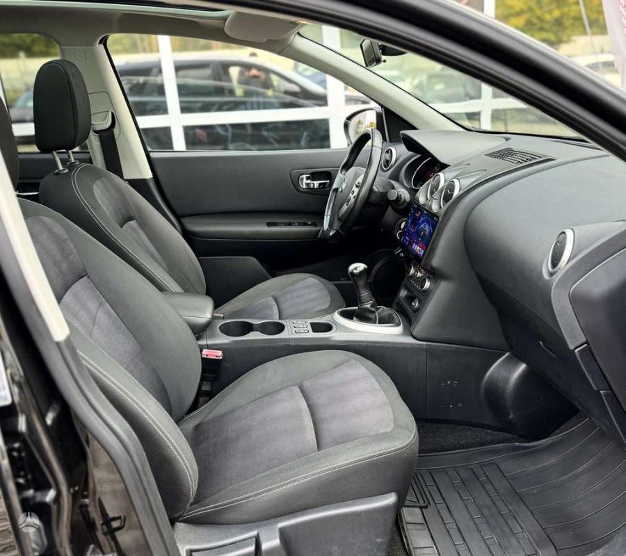 Black Nissan qashqai+2 2012 in Radviliskis, with an engine capacity of 1.60 L and mileage of 234 thousand km for 5750 €, photo 17 on AUTOMOTO.COM.LV