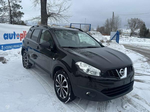 Black Nissan qashqai+2 2014 in Ukmerge, with an engine capacity of 1.60 L and mileage of 217 thousand km for 5450 €, photo 1 on AUTOMOTO.COM.LV