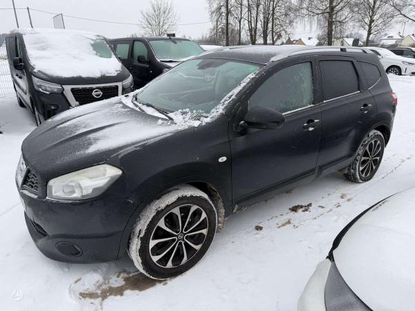 Black Nissan qashqai+2 2011 in Taurage, with an engine capacity of 1.50 L and mileage of 266 thousand km for 3900 €, photo 1 on AUTOMOTO.COM.LV