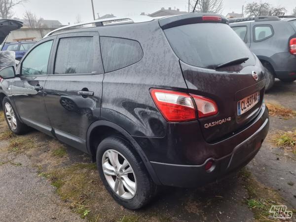 Black Nissan qashqai+2 2012 in Panevezys, with an engine capacity of 1.60 L and mileage of 219 thousand km for 3500 €, photo 3 on AUTOMOTO.COM.LV