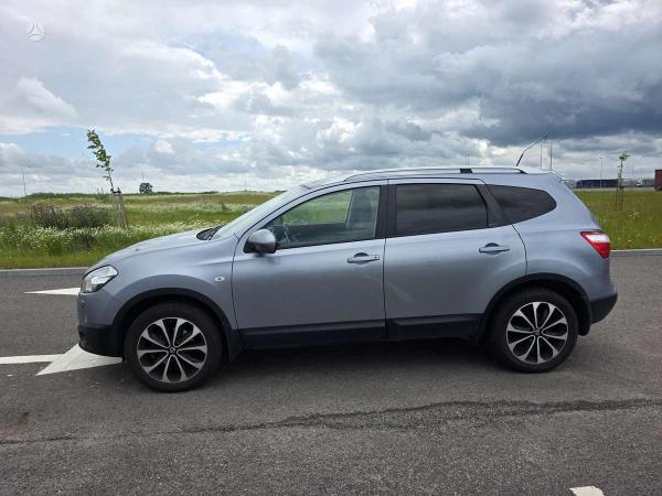 Blue Nissan qashqai+2 2012 in Marijampole, with an engine capacity of 2.00 L and mileage of 225 thousand km for 4500 €, photo 2 on AUTOMOTO.COM.LV