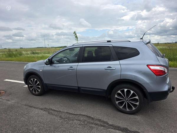 Blue Nissan qashqai+2 2012 in Marijampole, with an engine capacity of 2.00 L and mileage of 225 thousand km for 4500 €, photo 3 on AUTOMOTO.COM.LV