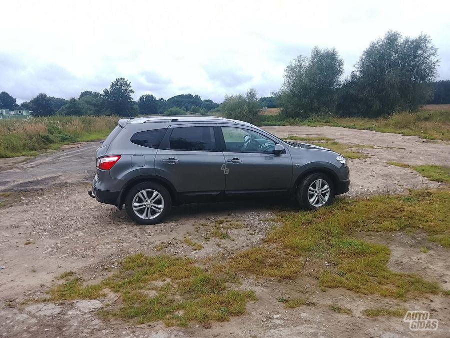 Nissan qashqai+2 2012 in Raseiniai, with an engine capacity of 1.60 L and mileage of 258 thousand km for 3800 €, photo 4 on AUTOMOTO.COM.LV