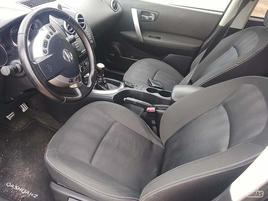Nissan qashqai+2 2012 in Raseiniai, with an engine capacity of 1.60 L and mileage of 258 thousand km for 3800 €, photo 9 on AUTOMOTO.COM.LV