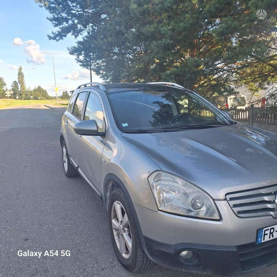 Grey Nissan qashqai+2 2009 in Taurage, with an engine capacity of 1.46 L and mileage of 241 thousand km for 3300 €, photo 1 on AUTOMOTO.COM.LV