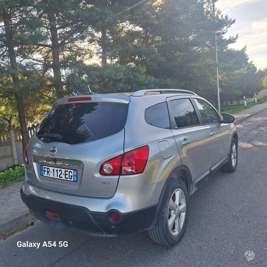 Grey Nissan qashqai+2 2009 in Taurage, with an engine capacity of 1.46 L and mileage of 241 thousand km for 3300 €, photo 5 on AUTOMOTO.COM.LV