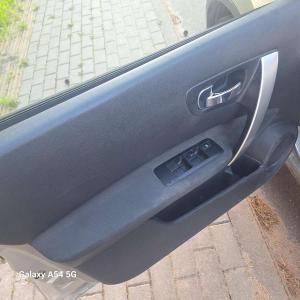 Grey Nissan qashqai+2 2009 in Taurage, with an engine capacity of 1.46 L and mileage of 241 thousand km for 3300 €, photo 9 on AUTOMOTO.COM.LV