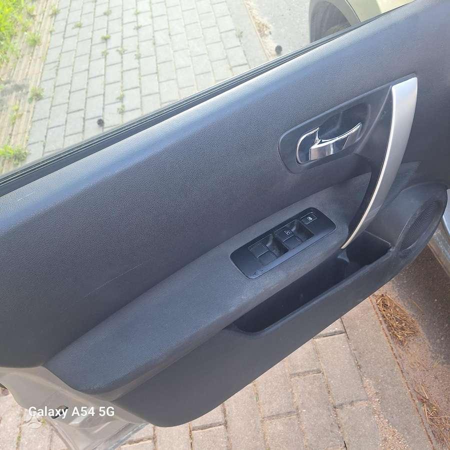 Grey Nissan qashqai+2 2009 in Taurage, with an engine capacity of 1.46 L and mileage of 241 thousand km for 3300 €, photo 9 on AUTOMOTO.COM.LV