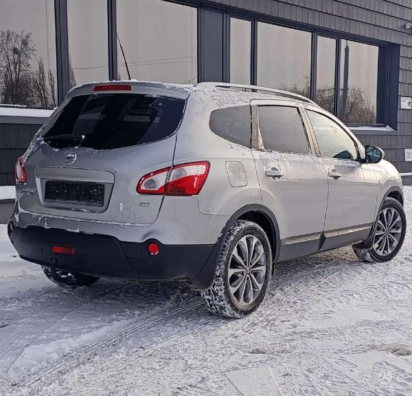 Pelēks Nissan qashqai+2 2010 Kauņa, ar dzinēja tilpumu 1.46 L un nobraukumu 194 tūkst. km par 5100 €, foto 6 vietnē AUTOMOTO.COM.LV