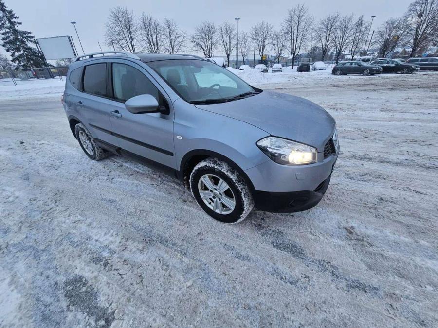 Grey Nissan qashqai+2 2010 in Ukmerge, with an engine capacity of 1.46 L and mileage of 129 thousand km for 5450 €, photo 3 on AUTOMOTO.COM.LV