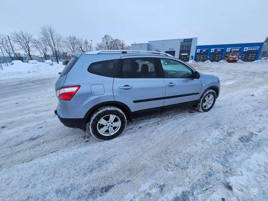 Grey Nissan qashqai+2 2010 in Ukmerge, with an engine capacity of 1.46 L and mileage of 129 thousand km for 5450 €, photo 6 on AUTOMOTO.COM.LV