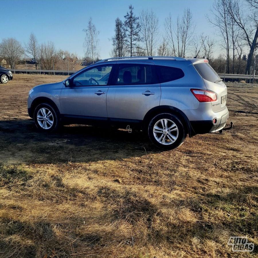 Grey Nissan qashqai+2 2010 in Marijampole, with an engine capacity of 2.00 L and mileage of 285 thousand km for 2950 €, photo 3 on AUTOMOTO.COM.LV