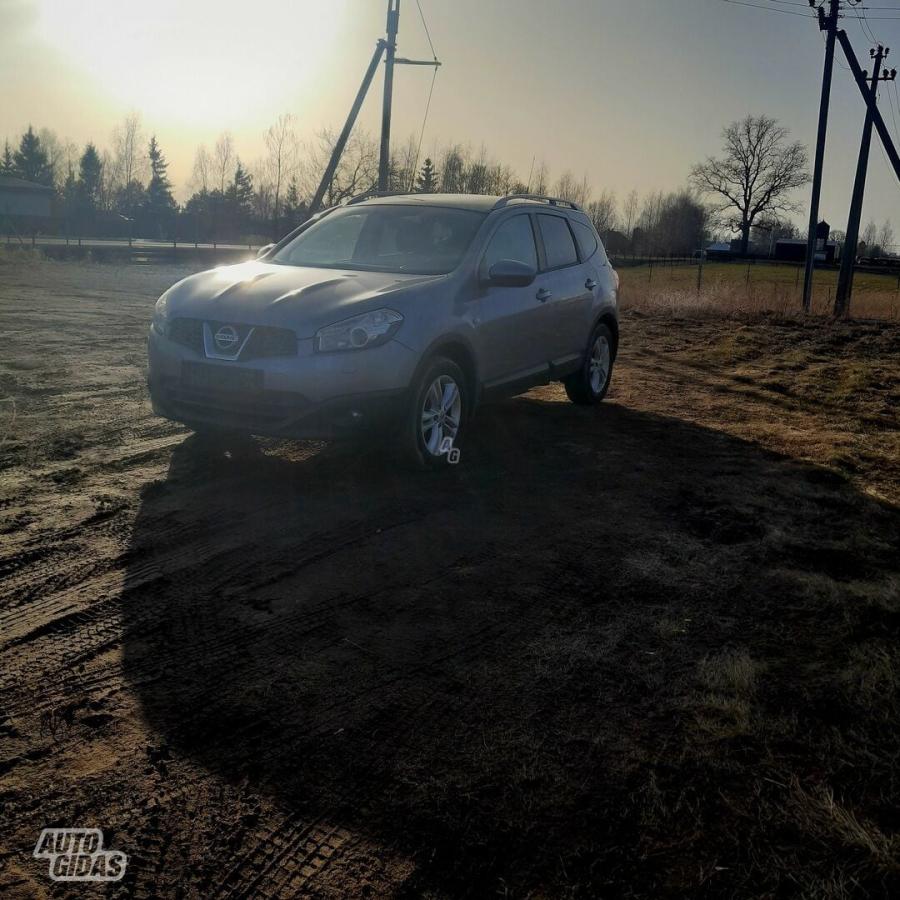 Grey Nissan qashqai+2 2010 in Marijampole, with an engine capacity of 2.00 L and mileage of 285 thousand km for 2950 €, photo 4 on AUTOMOTO.COM.LV