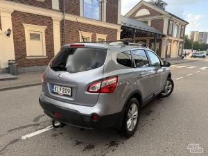 Grey Nissan qashqai+2 2010 in Kaunas, with an engine capacity of 2.00 L and mileage of 380 thousand km for 3990 €, photo 3 on AUTOMOTO.COM.LV
