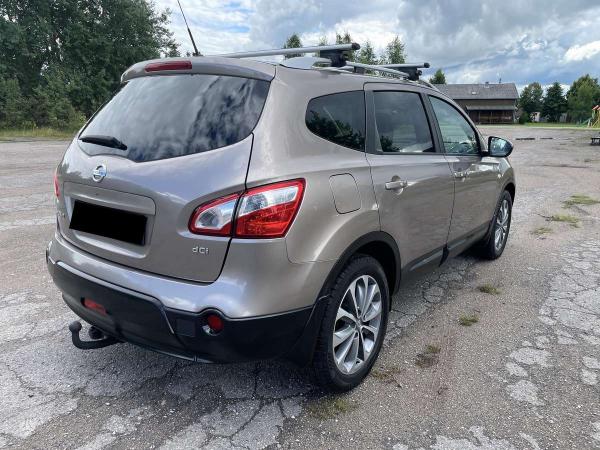 Grey Nissan qashqai+2 2010 in Ukmerge, with an engine capacity of 1.46 L and mileage of 243 thousand km for 4950 €, photo 5 on AUTOMOTO.COM.LV
