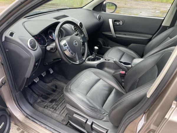 Grey Nissan qashqai+2 2010 in Ukmerge, with an engine capacity of 1.46 L and mileage of 243 thousand km for 4950 €, photo 9 on AUTOMOTO.COM.LV