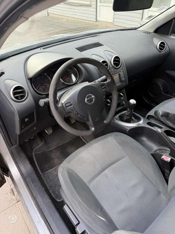 Grey Nissan qashqai+2 2010 in Vilnius, with an engine capacity of 1.46 L and mileage of 320 thousand km for 4000 €, photo 8 on AUTOMOTO.COM.LV