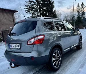 Grey Nissan qashqai+2 2011 in Vilnius, with an engine capacity of 2.00 L and mileage of 211 thousand km for 4150 €, photo 8 on AUTOMOTO.COM.LV