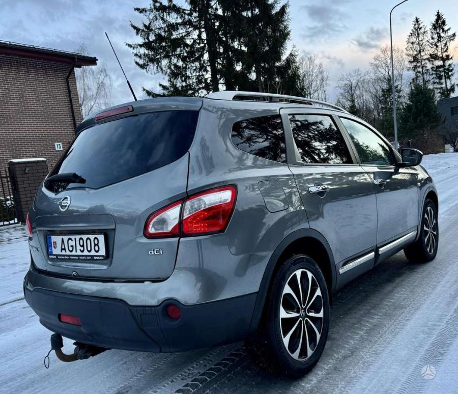 Grey Nissan qashqai+2 2011 in Vilnius, with an engine capacity of 2.00 L and mileage of 211 thousand km for 4150 €, photo 8 on AUTOMOTO.COM.LV