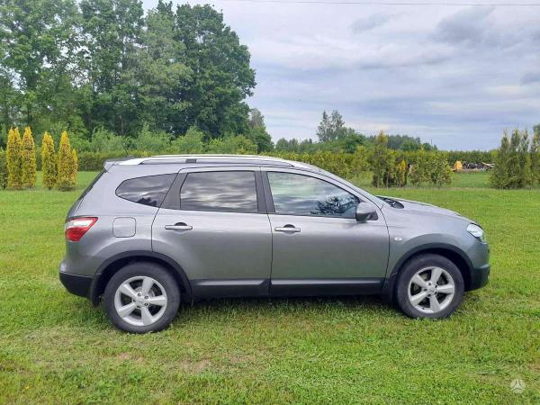 Pelēks Nissan qashqai+2 2011 Marijampole, ar dzinēja tilpumu 1.60 L un nobraukumu 194 tūkst. km par 4900 €, foto 3 vietnē AUTOMOTO.COM.LV