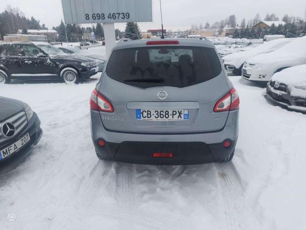 Pelēks Nissan qashqai+2 2012 Viļņa, ar dzinēja tilpumu 1.46 L un nobraukumu 266 tūkst. km par 5450 €, foto 4 vietnē AUTOMOTO.COM.LV