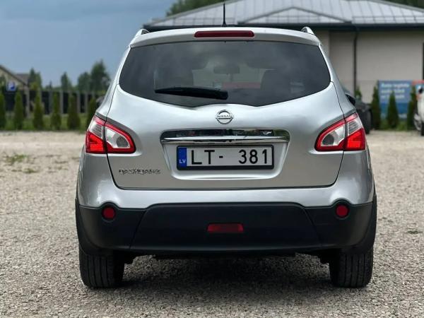 Pelēks Nissan qashqai+2 2012 Jelgava, ar dzinēja tilpumu 2.00 L un nobraukumu 120 tūkst. km par 6700 €, foto 5 vietnē AUTOMOTO.COM.LV