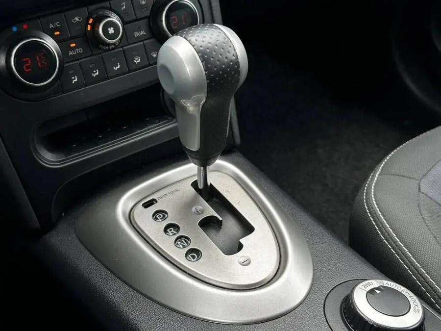 Pelēks Nissan qashqai+2 2012 Jelgava, ar dzinēja tilpumu 2.00 L un nobraukumu 120 tūkst. km par 6700 €, foto 24 vietnē AUTOMOTO.COM.LV