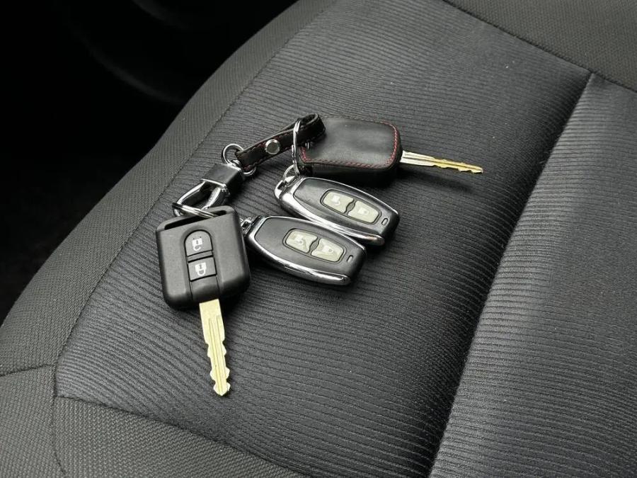 Pelēks Nissan qashqai+2 2012 Jelgava, ar dzinēja tilpumu 2.00 L un nobraukumu 120 tūkst. km par 6700 €, foto 32 vietnē AUTOMOTO.COM.LV