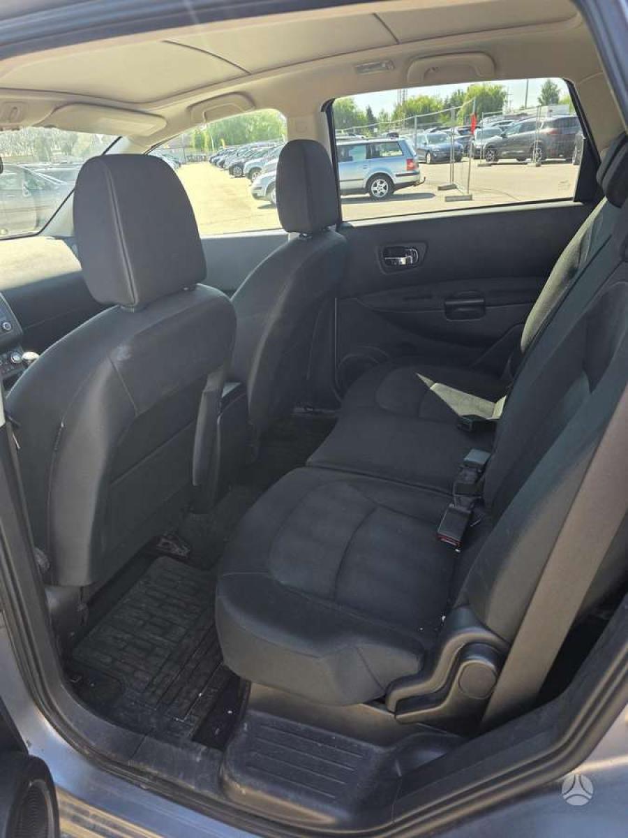 Pelēks Nissan qashqai+2 2012 Marijampole, ar dzinēja tilpumu 2.00 L un nobraukumu 221 tūkst. km par 4400 €, foto 28 vietnē AUTOMOTO.COM.LV