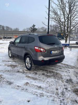 Grey Nissan qashqai+2 2013 in Vilnius, with an engine capacity of 1.46 L and mileage of 276 thousand km for 5900 €, photo  on AUTOMOTO.COM.LV