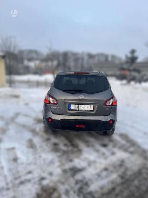 Grey Nissan qashqai+2 2013 in Vilnius, with an engine capacity of 1.46 L and mileage of 276 thousand km for 5900 €, photo 4 on AUTOMOTO.COM.LV