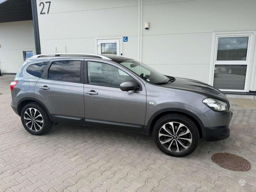 Grey Nissan qashqai+2 2013 in Vilnius, with an engine capacity of 1.60 L and mileage of 225 thousand km for 5400 €, photo 6 on AUTOMOTO.COM.LV