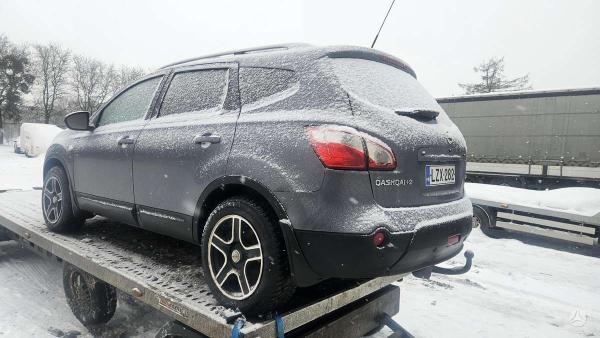 Grey Nissan qashqai+2 2010 in Kaunas, with an engine capacity of 2.00 L and mileage of 266 thousand km for 2650 €, photo 1 on AUTOMOTO.COM.LV