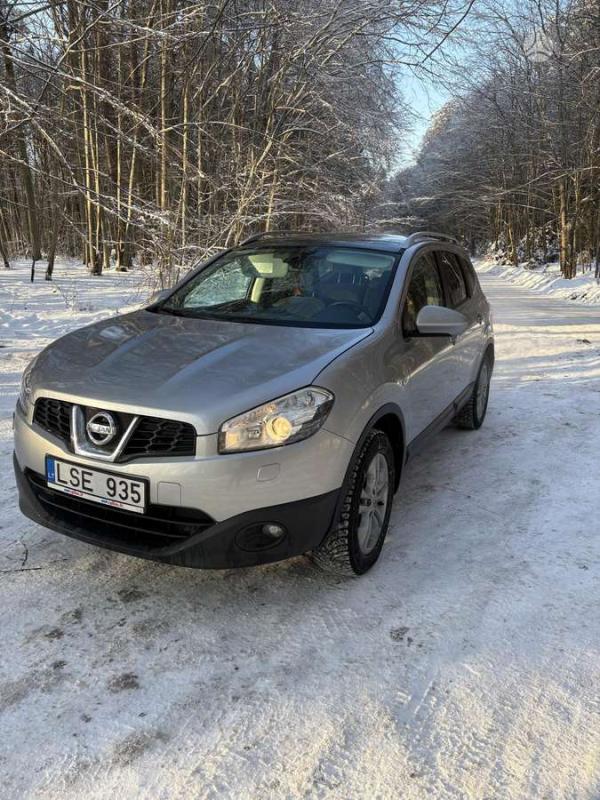 Grey Nissan qashqai+2 2010 in Alytus, with an engine capacity of 1.60 L and mileage of 320 thousand km for 4300 €, photo 4 on AUTOMOTO.COM.LV