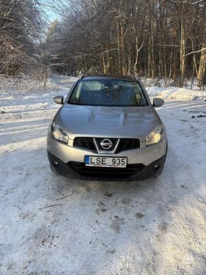 Grey Nissan qashqai+2 2010 in Alytus, with an engine capacity of 1.60 L and mileage of 320 thousand km for 4300 €, photo 5 on AUTOMOTO.COM.LV