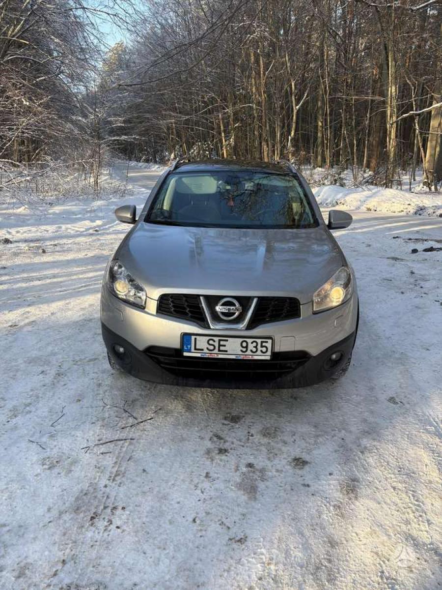 Grey Nissan qashqai+2 2010 in Alytus, with an engine capacity of 1.60 L and mileage of 320 thousand km for 4300 €, photo 5 on AUTOMOTO.COM.LV