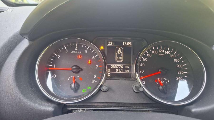 Pelēks Nissan qashqai+2 2012 Panevēža, ar dzinēja tilpumu 1.60 L un nobraukumu 254 tūkst. km par 4950 €, foto 7 vietnē AUTOMOTO.COM.LV