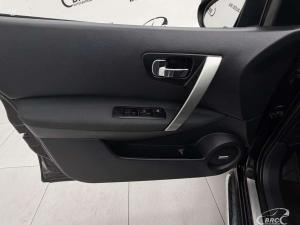 Sarkans Nissan qashqai+2 2011 Viļņa, ar dzinēja tilpumu 2.00 L un nobraukumu 179 tūkst. km par 5299 €, foto 22 vietnē AUTOMOTO.COM.LV
