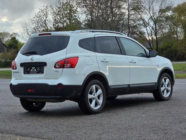 White Nissan qashqai+2 2009 in Grobiņa, with an engine capacity of 2.00 L and mileage of 139 thousand km for 3500 €, photo 7 on AUTOMOTO.COM.LV