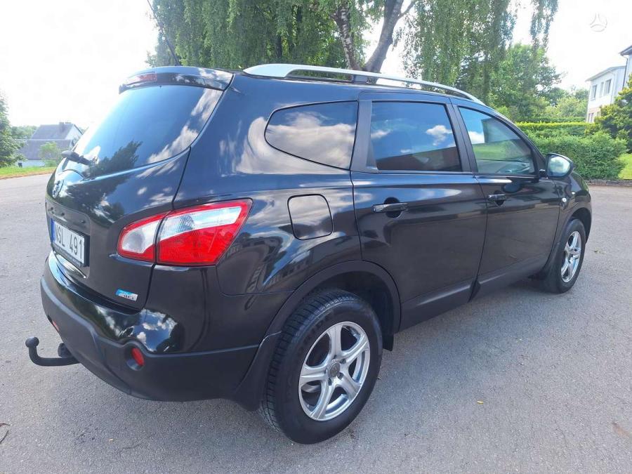 White Nissan qashqai+2 2009 in Kelme, with an engine capacity of 1.50 L and mileage of 282 thousand km for 4350 €, photo 3 on AUTOMOTO.COM.LV