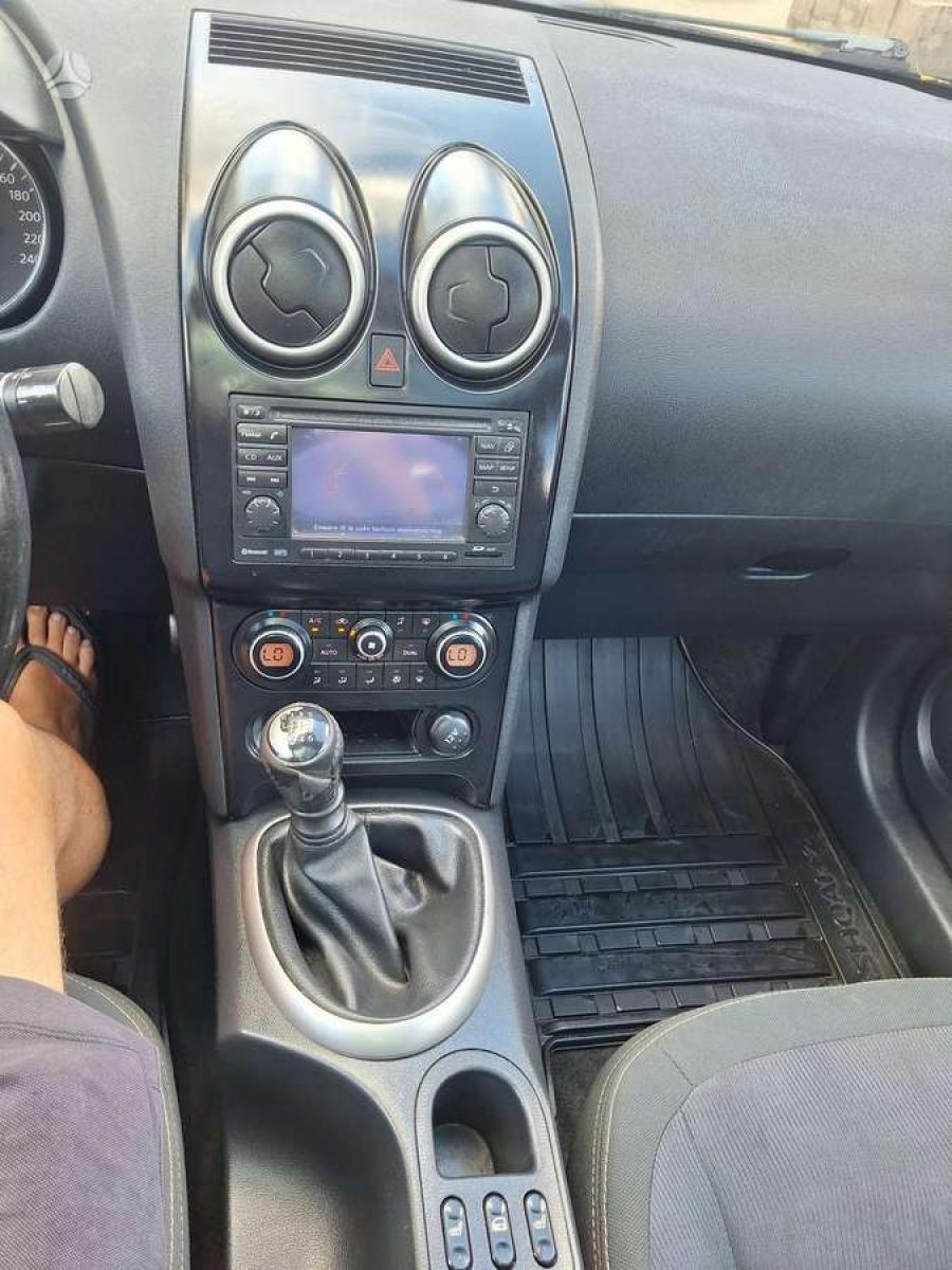 White Nissan qashqai+2 2009 in Kelme, with an engine capacity of 1.50 L and mileage of 282 thousand km for 4350 €, photo 8 on AUTOMOTO.COM.LV