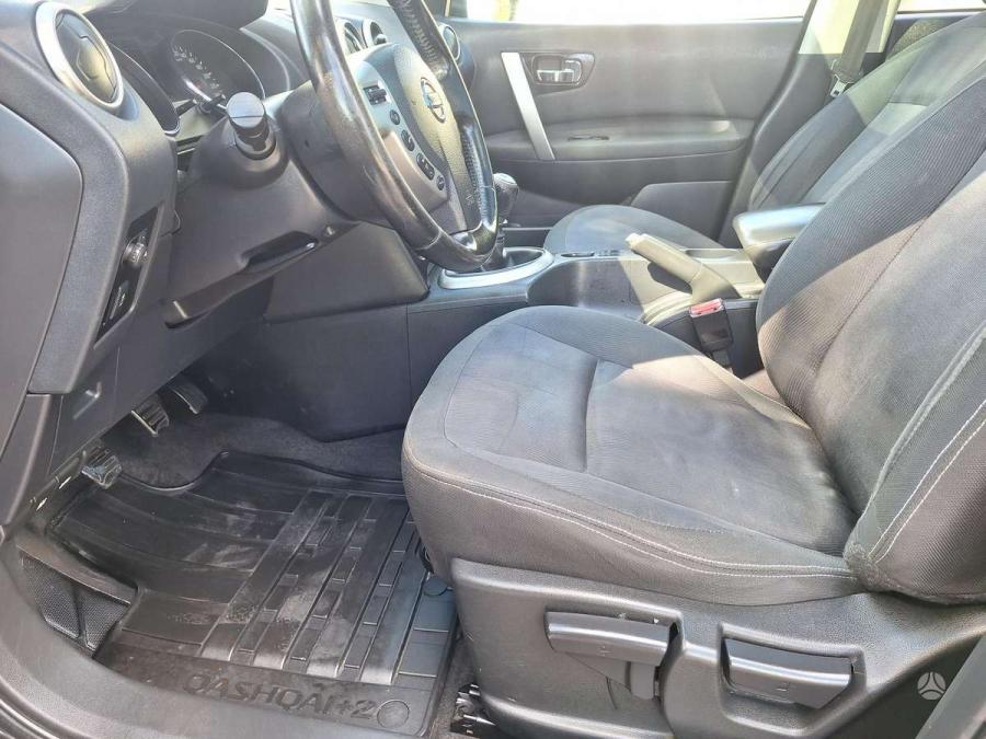 White Nissan qashqai+2 2009 in Kelme, with an engine capacity of 1.50 L and mileage of 282 thousand km for 4350 €, photo 11 on AUTOMOTO.COM.LV