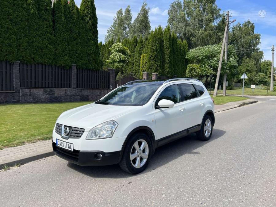 White Nissan qashqai+2 2009 in Vilnius, with an engine capacity of 2.00 L and mileage of 250 thousand km for 3499 €, photo 1 on AUTOMOTO.COM.LV