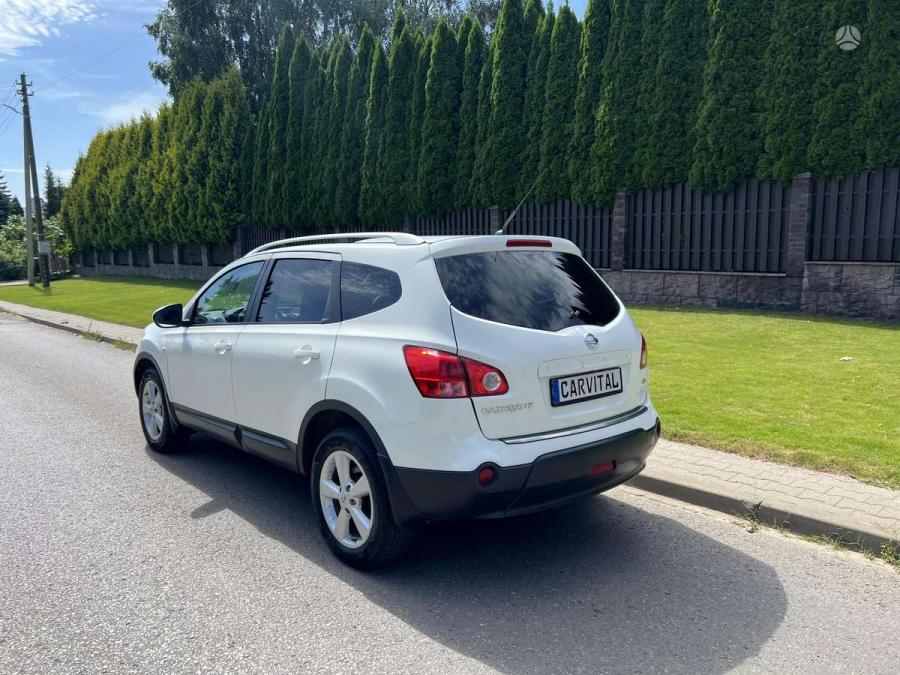 White Nissan qashqai+2 2009 in Vilnius, with an engine capacity of 2.00 L and mileage of 250 thousand km for 3499 €, photo 4 on AUTOMOTO.COM.LV