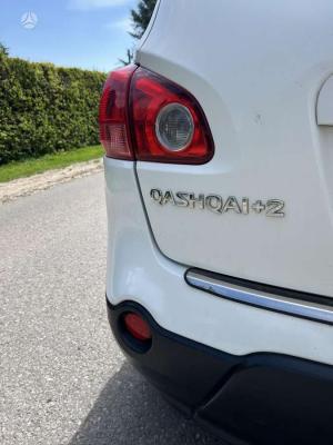 White Nissan qashqai+2 2009 in Vilnius, with an engine capacity of 2.00 L and mileage of 250 thousand km for 3499 €, photo 6 on AUTOMOTO.COM.LV